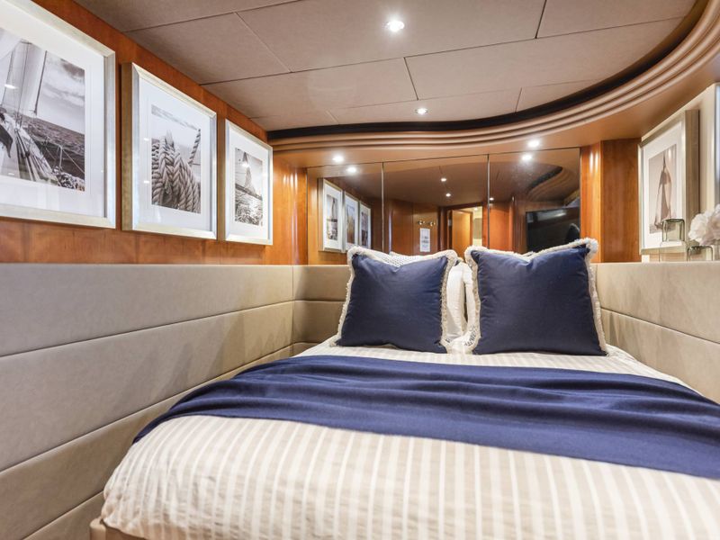 Whitsunday Luxury Fully Crewed Yachts | Whitsunday Holidays